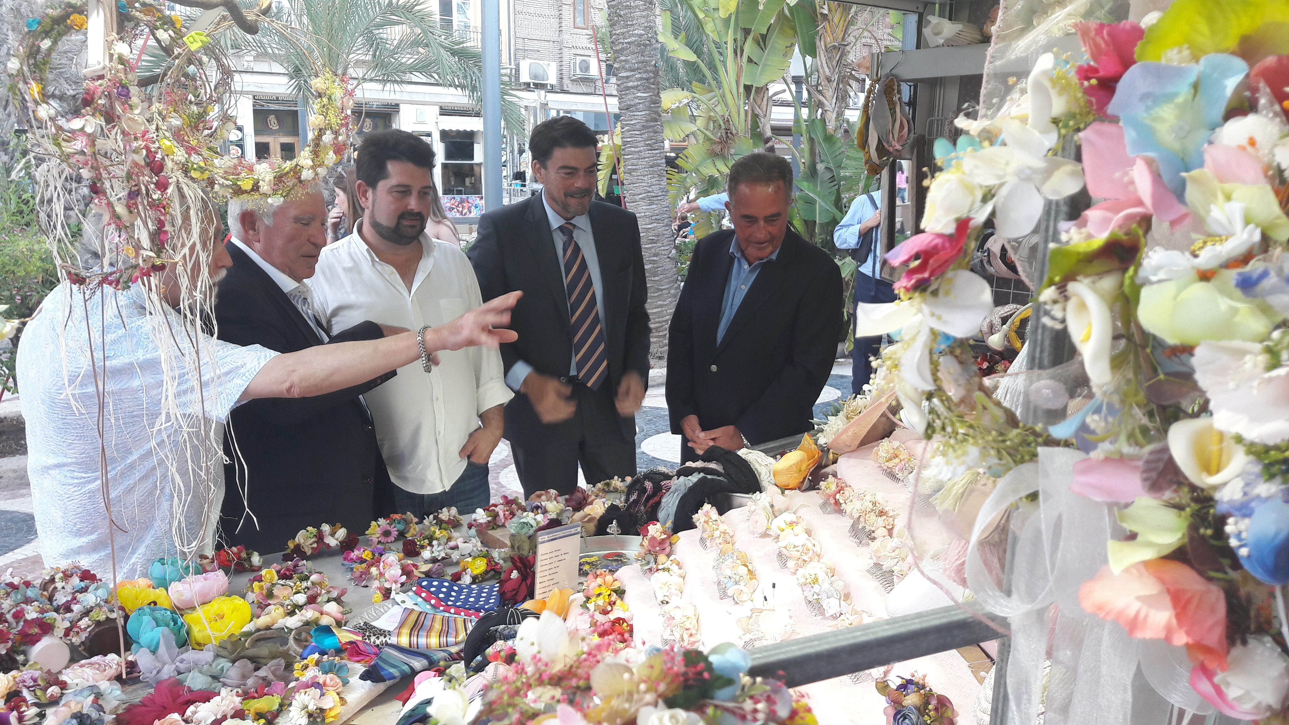 Visita a la XX Feria de Artesanía de Alicante en la Explanada - Cámara ... Visita a la XX Feria de Artesanía de Alicante en la Explanada - Cámara ...
